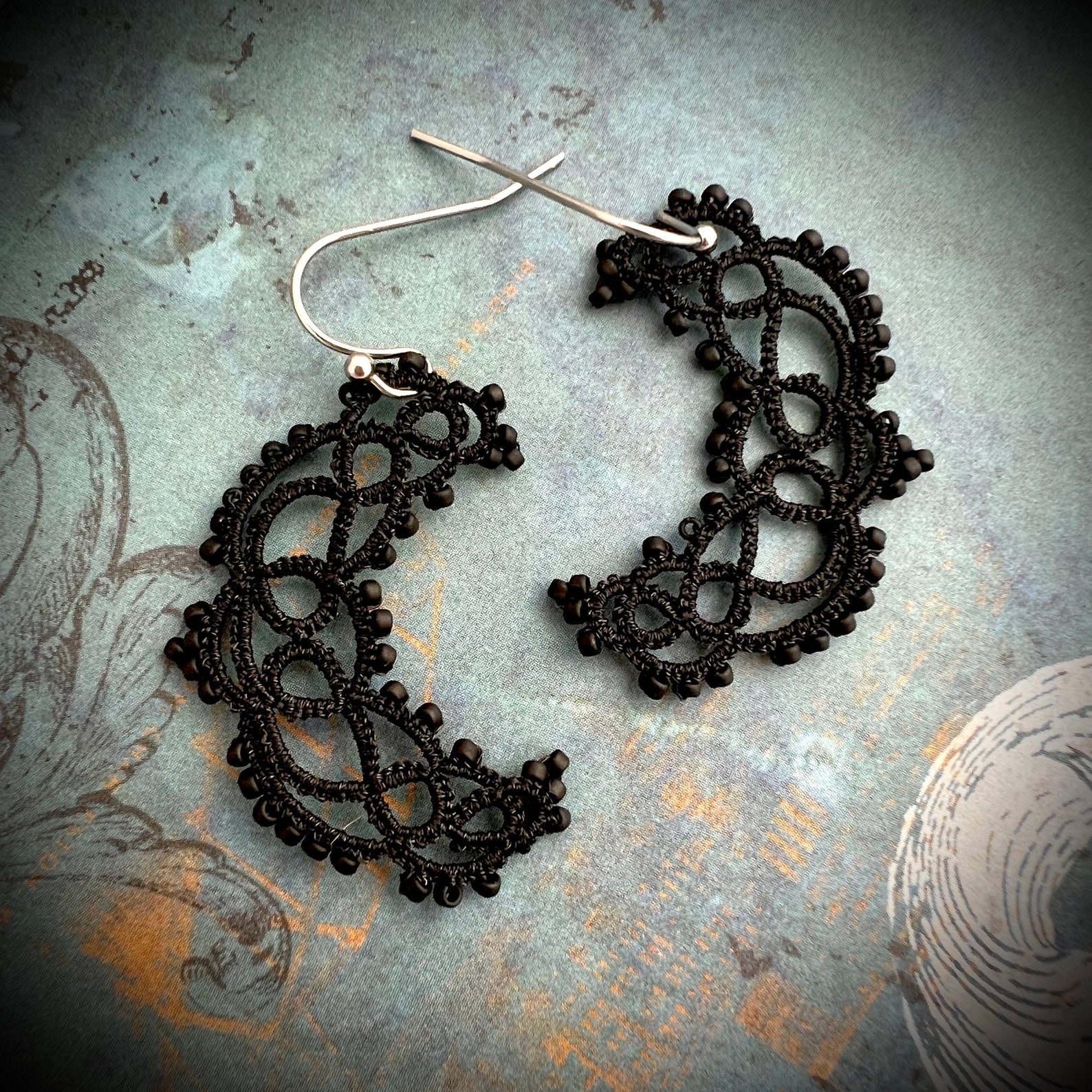 Tutorial, Pattern for Tatting Shuttle Earrings in Moon Shape - Etsy
