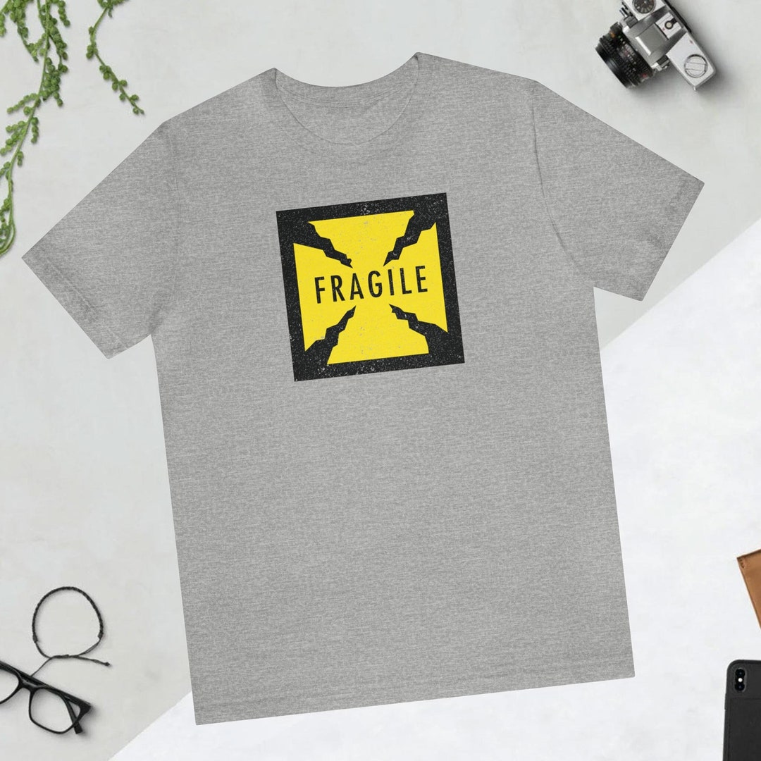 Fragile Retro Grunge 70s Packing Container Graphic T Shirt for Him ...