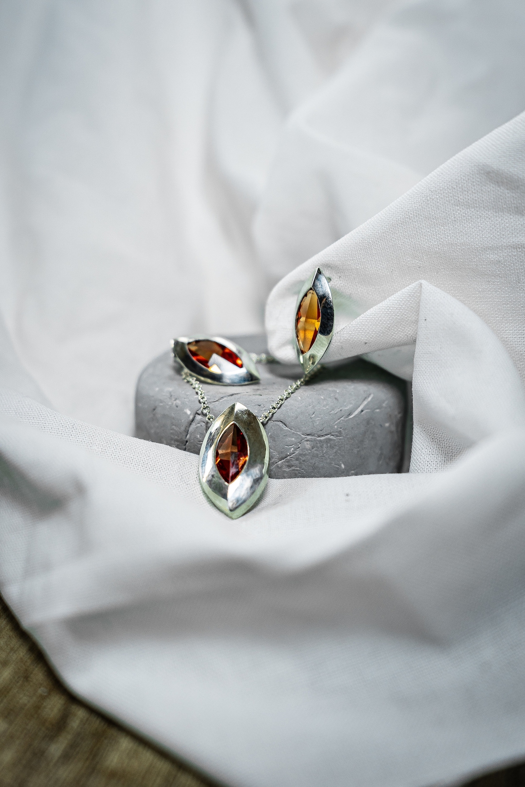 Elegance in Navett Form: Necklace and Stud Earrings Set With Luminous ...