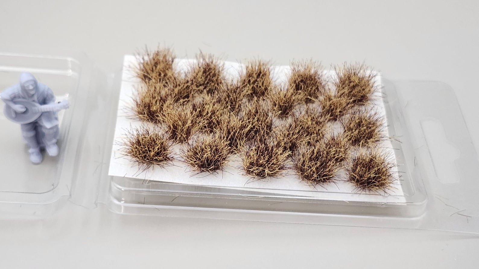JHT - Winter Model Grass Clusters - Self Adhesive Grass Tufts - 10mm ...