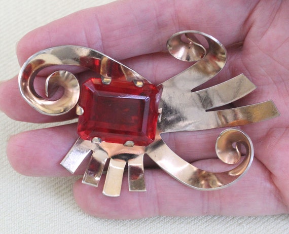 Jumbo 1940s Deco pin, large rectangular red glass set… - Gem