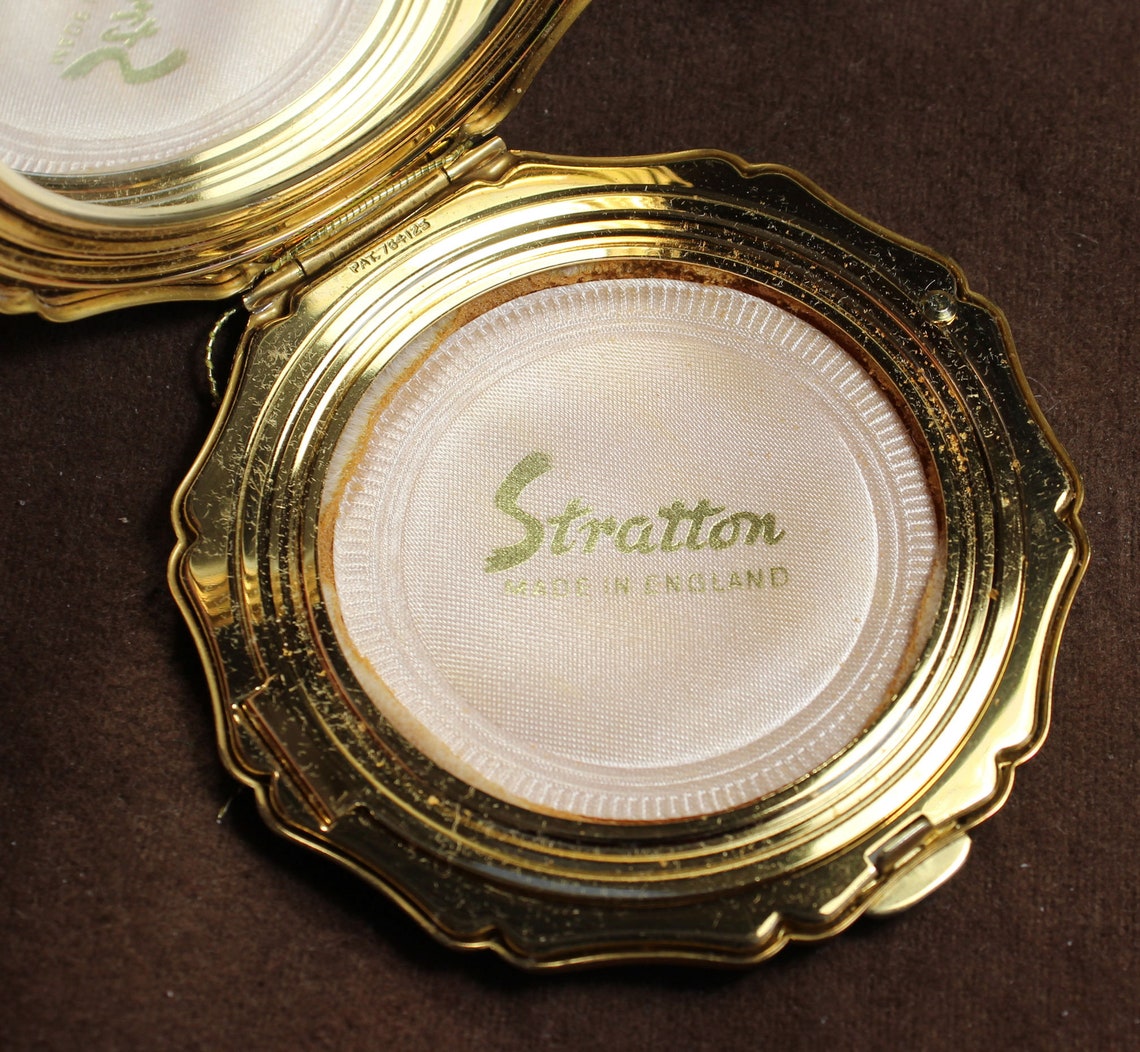 Stratton Compact, Vintage 1960s, Red Edging With Pink Flowers, Original ...
