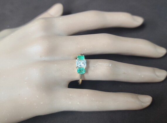 1.47ct.Vintage 14k Yellow Gold Three Stone Ring Emera… - Gem