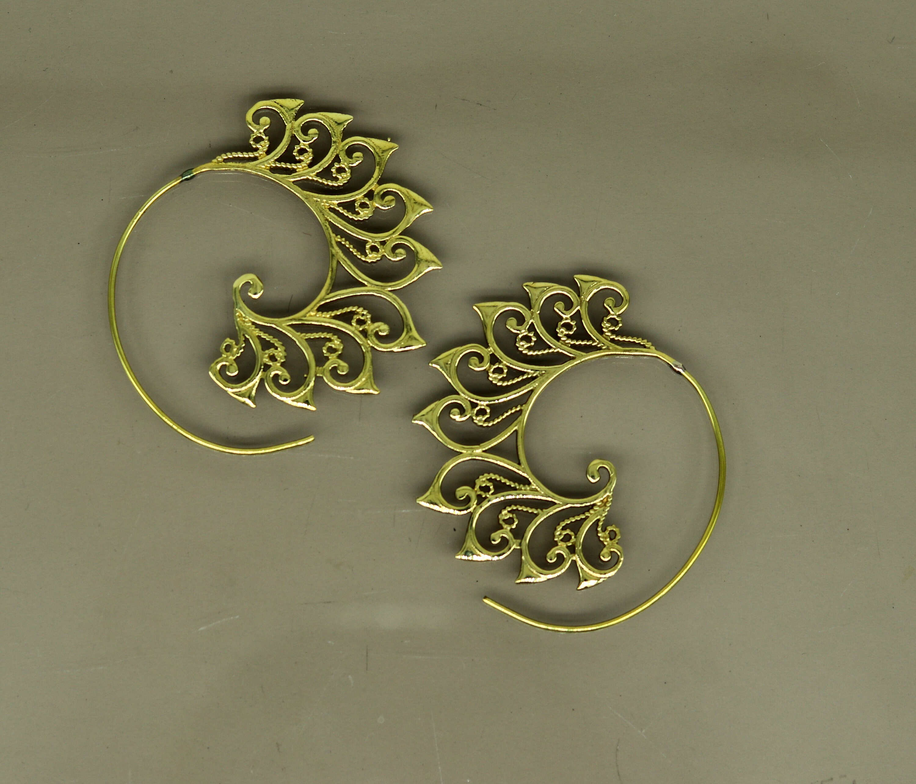 Oro chapado hecho a mano moderno aros elegantes pendientes - Etsy España