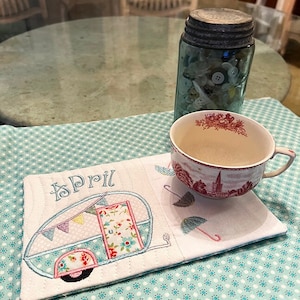 April Camper Mug Rug: Machine Embroidery and Applique Pattern (ITH) - Etsy