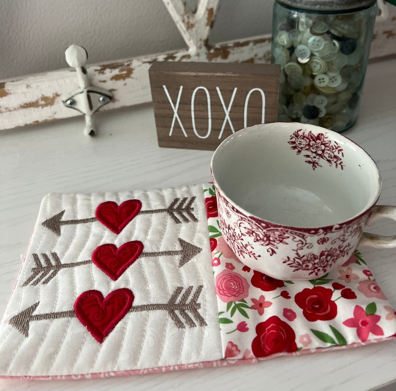 Love Arrows Mug Rug, Valentine Mug Rug, ITH Machine Embroidery and ...