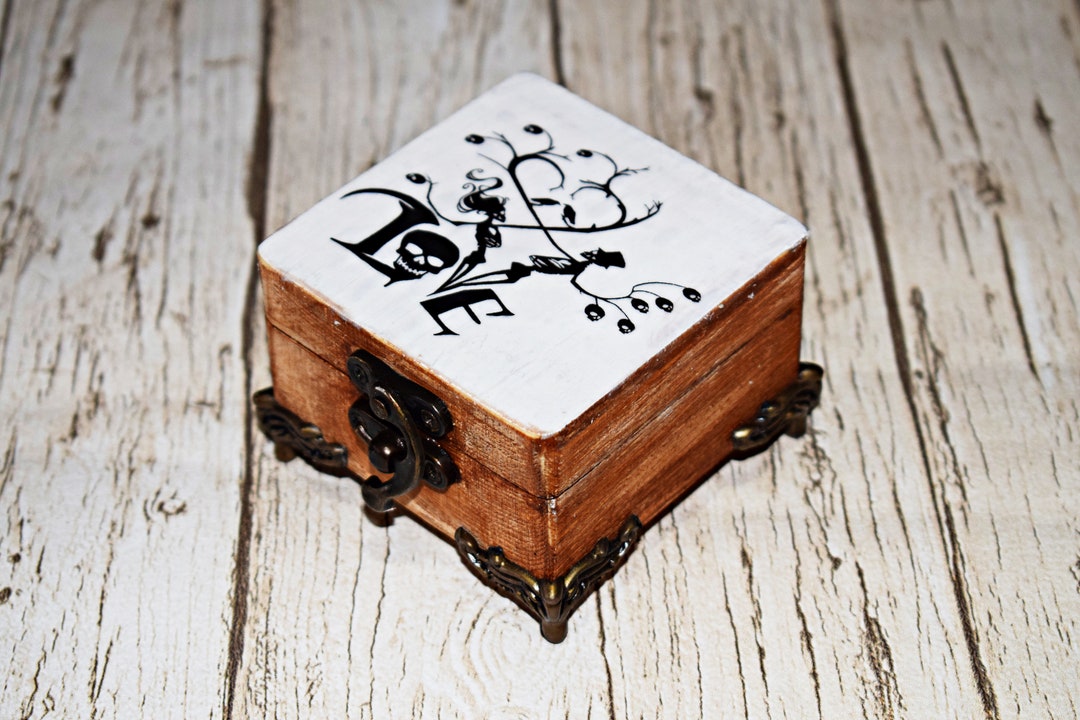 Skulls Ring Box, Gothic Wedding Proposal Box, Engagement Ring Holder ...