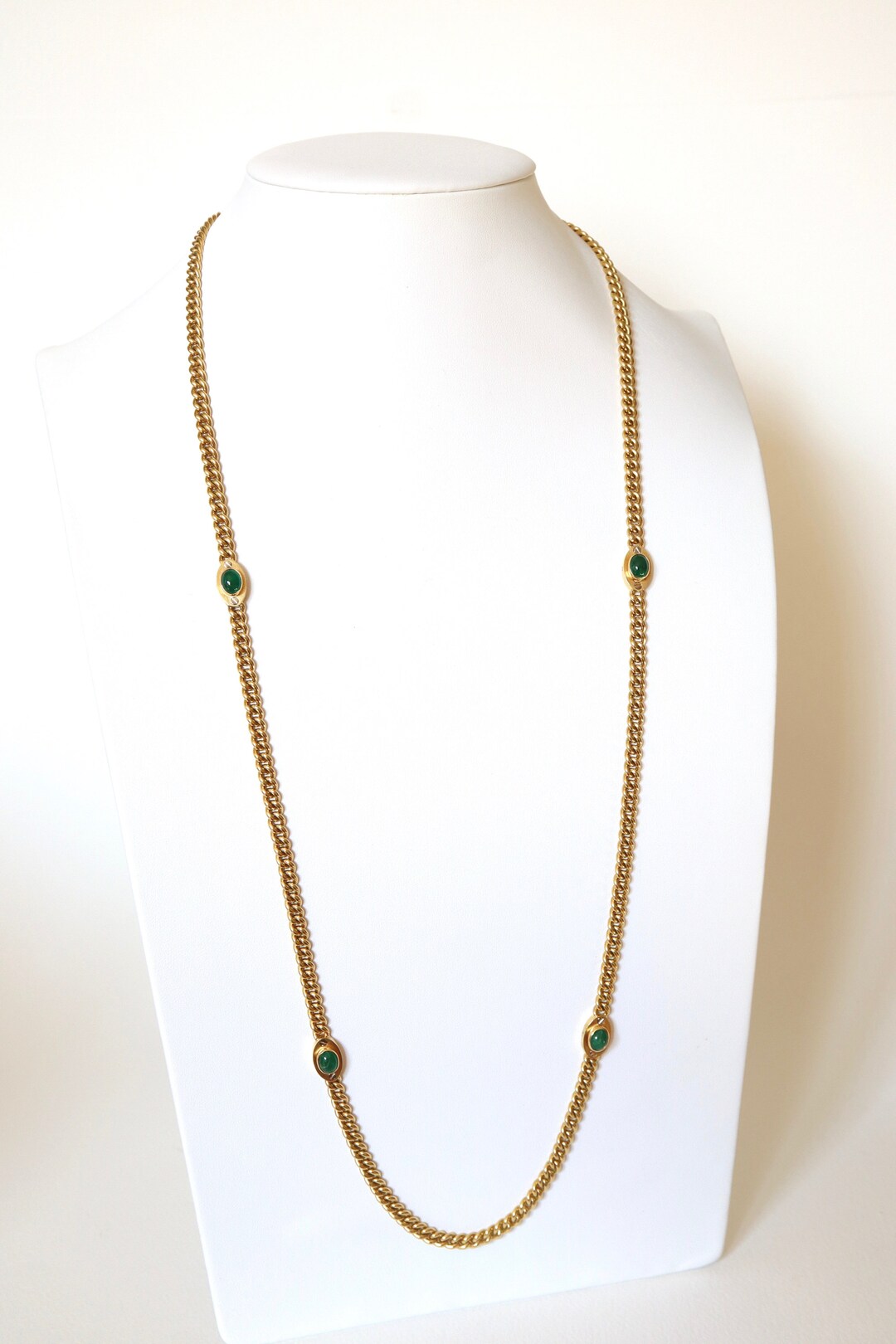 FRED Long Necklace in 18 Carat Yellow Gold and Chrysoprase Curb Chain ...
