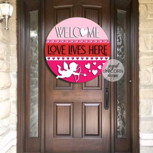 Love Lives Here Door Hanger SVG, Welcome Round Sign SVG, Valentine's ...