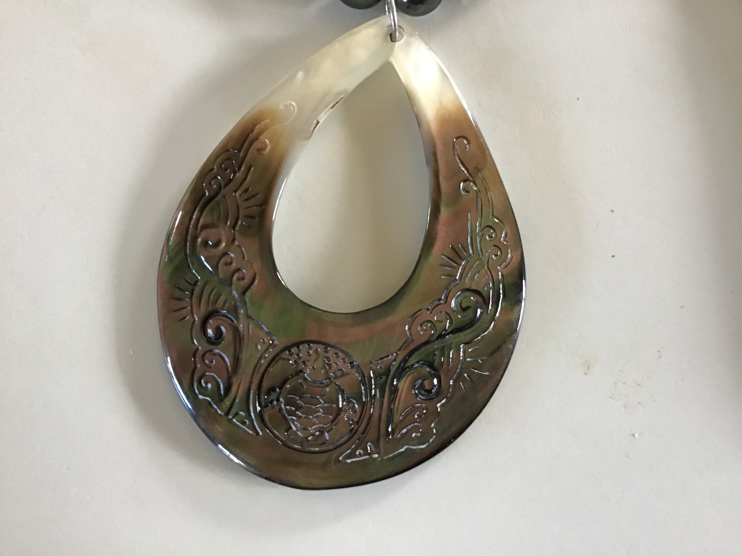 Colgante de tortuga en collar de cuentas de caparazón | Etsy