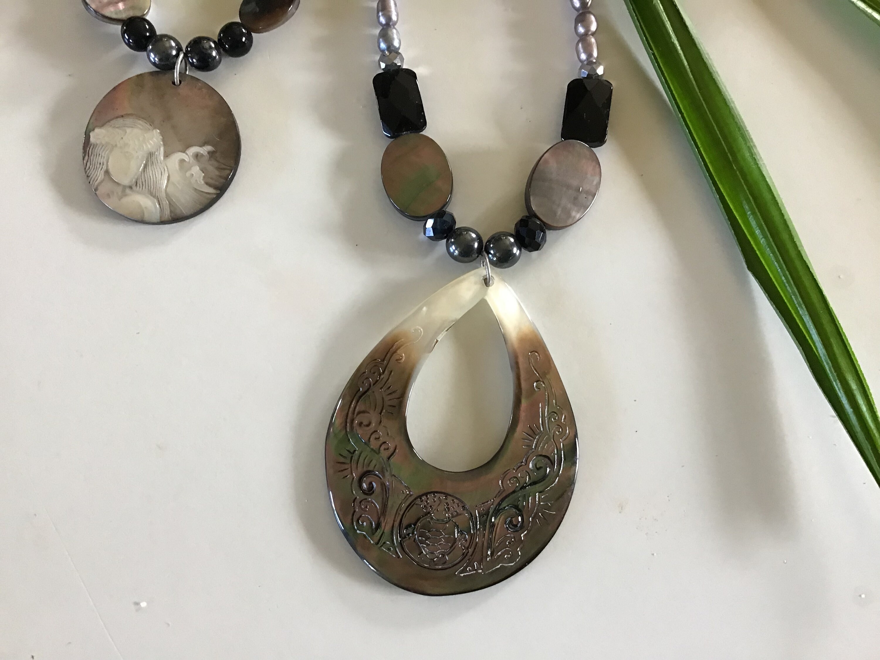 Colgante de tortuga en collar de cuentas de caparazón - Etsy España