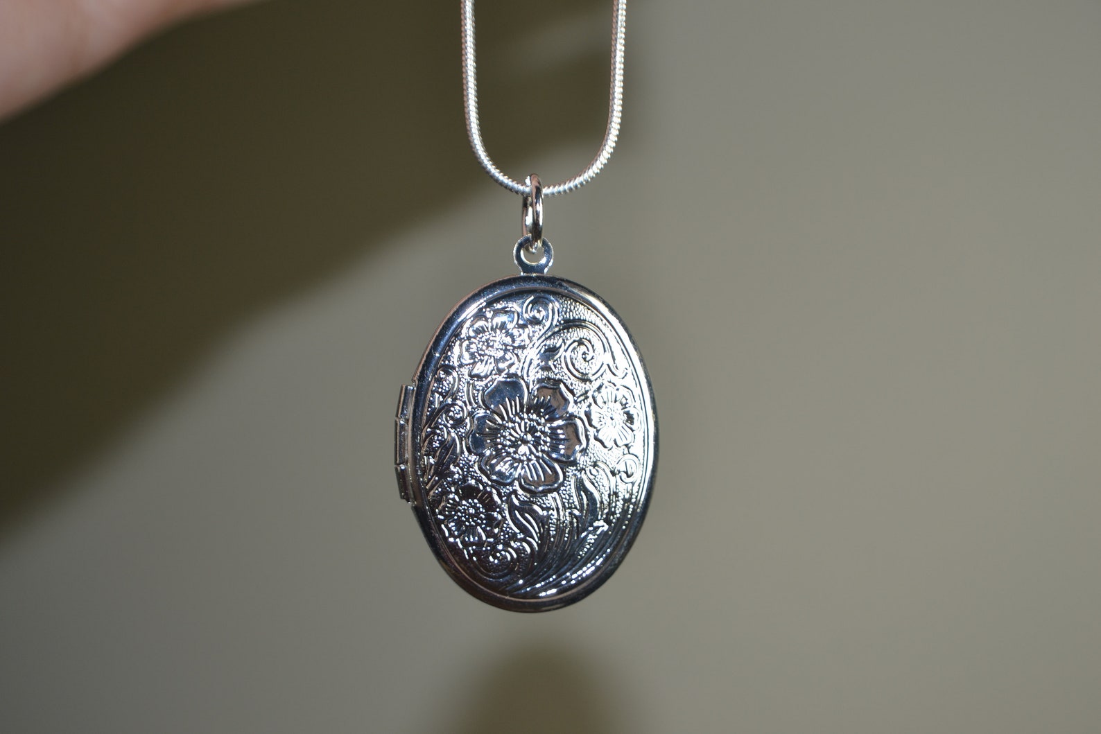 Sterling Silver Floral Oval Locket Necklace // Mother's - Etsy