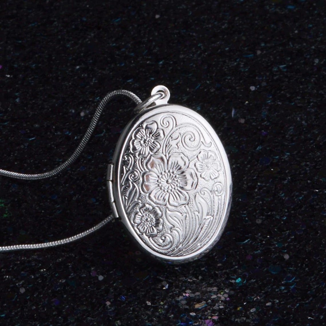 Sterling Silver Floral Oval Locket Necklace // Mother's - Etsy