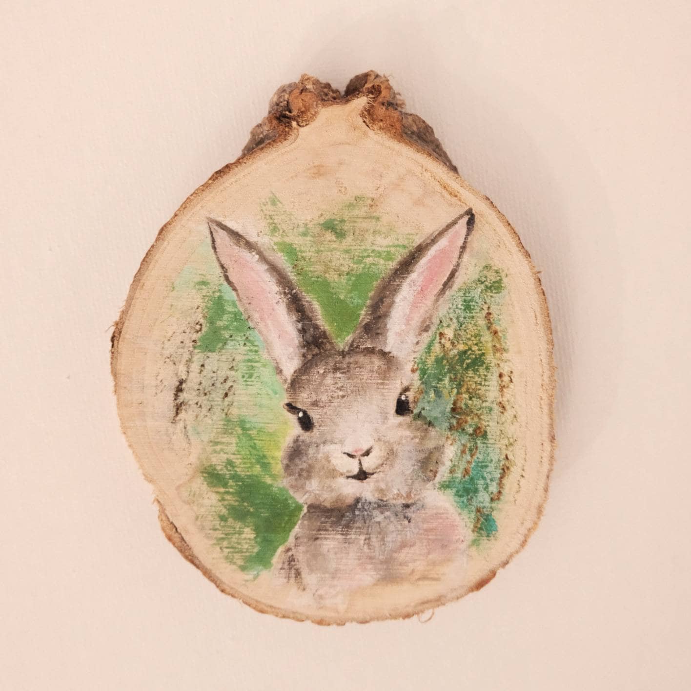 a tiny acrylic painting on a wood slice ~7cm Cute bunny : Art ...