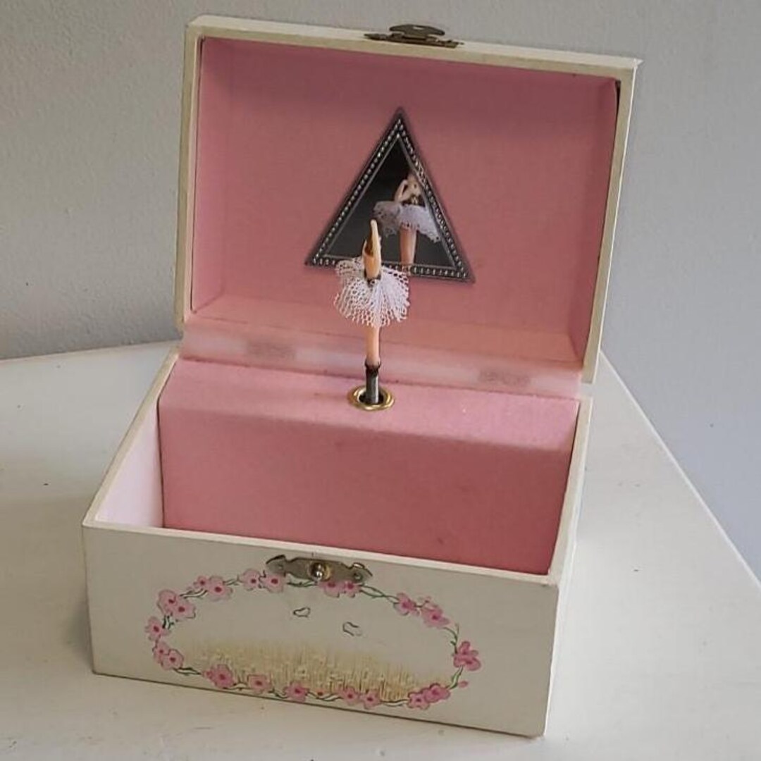 Vintage Wind-up Musical Jewelry Box: Retro Storage Chest With Little ...