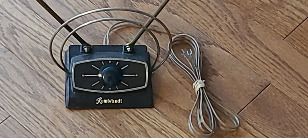 Mid Century Adjustable TV Rabbit Ears Antenna With Brown Bakelite Base ...