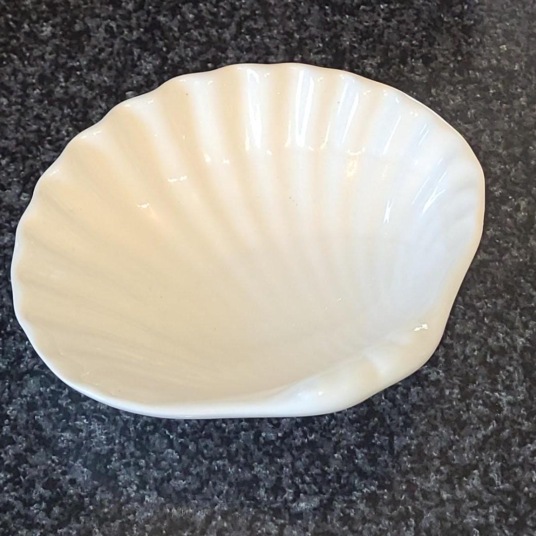 Elegant White Seashell Soap Dish - Crabtree & Evelyn London Bathroom ...