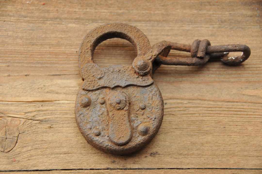 Antique Lock Vintage Padlock Chain Steampunk Decor Rustic Metal Chain ...