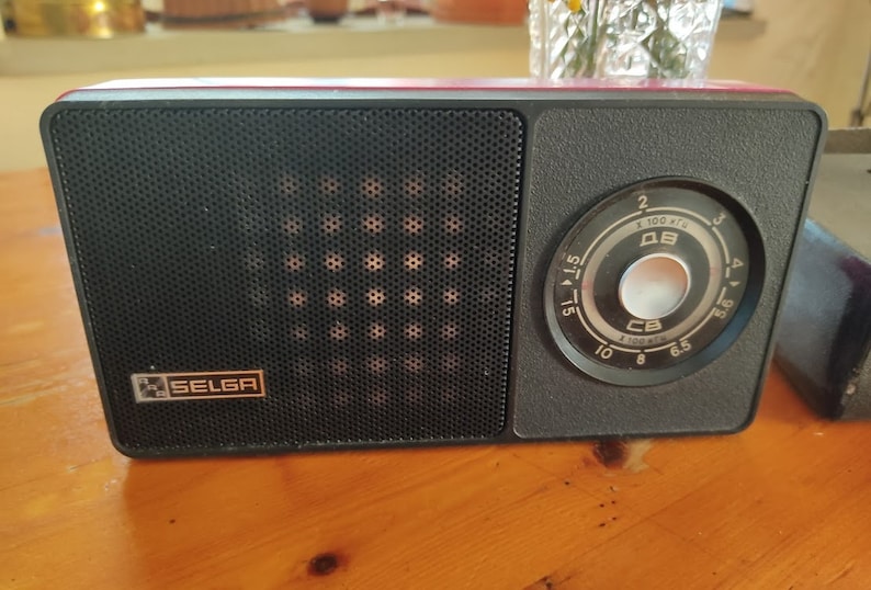 Soviet-era Radio Portable Radio SELGA 405 Vintage USSR Pocket Radio ...