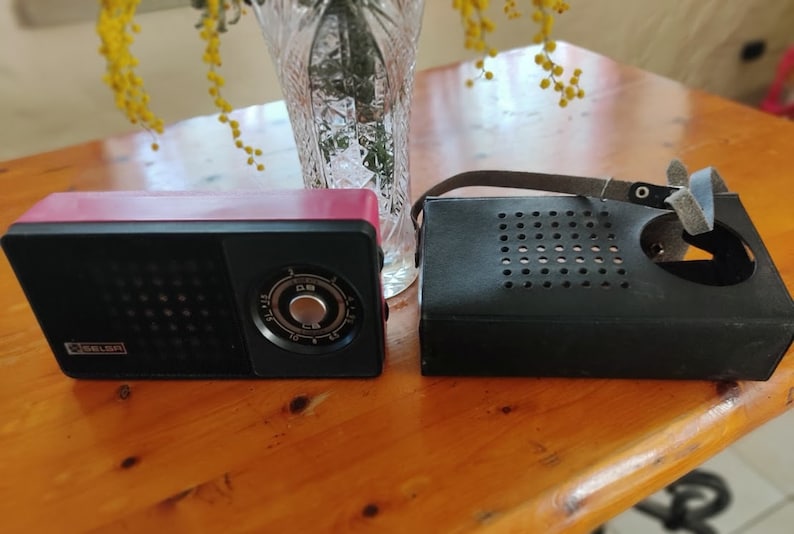 Soviet-era Radio Portable Radio SELGA 405 Vintage USSR Pocket Radio ...