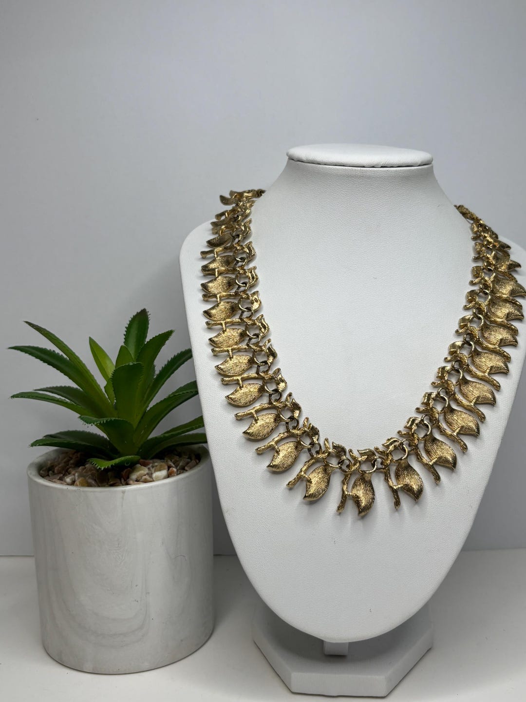Vintage Gold Tone Lisner Grecian Style Leaf and Branch Wreath Collar 13 ...