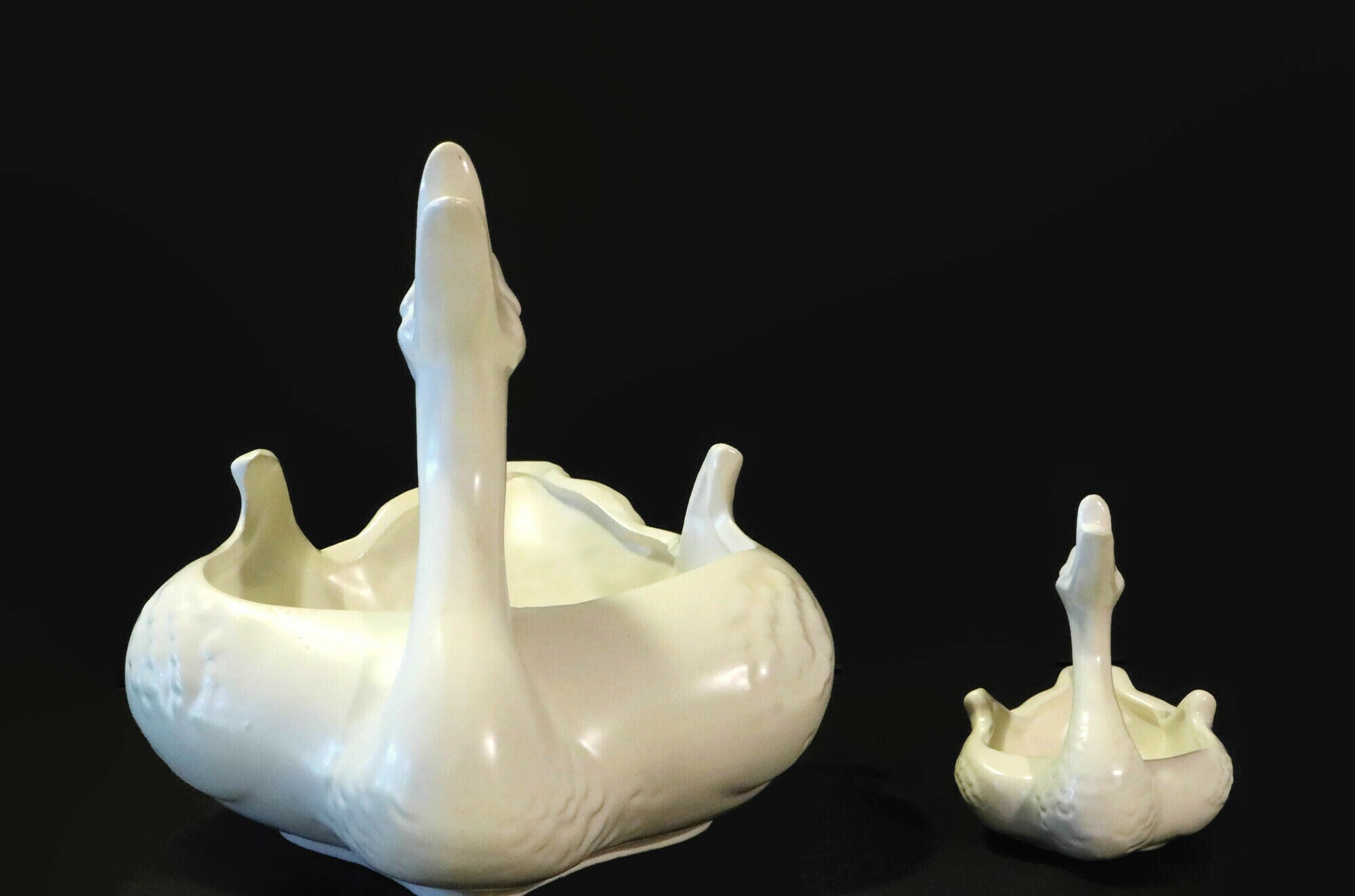 Hull 23 Swan Planters Large and Small Set of 2 in Ivory White Satin (2)