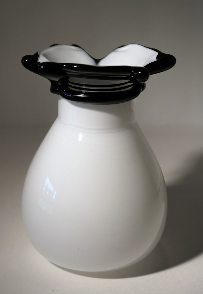 Beautiful Herb A Thomas Hand Blown Art Glass Vase White W/applied Black ...
