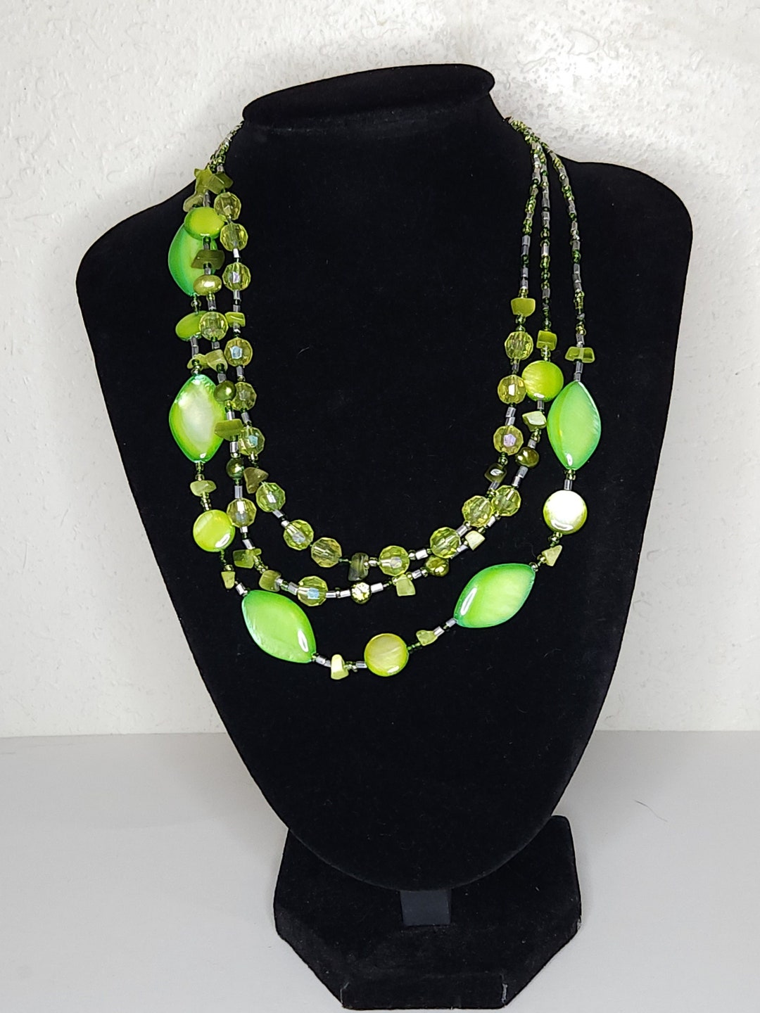 Vintage Three Strand Dyed MOP, Acrylic, and Real Pearl Green Necklace B ...