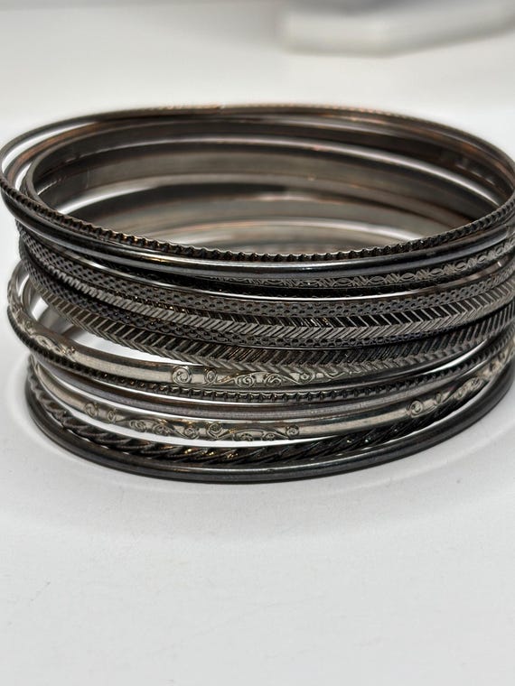 15 Silver Tone Gun Metal Costume Bangles Size 8.5 D-8… - Gem