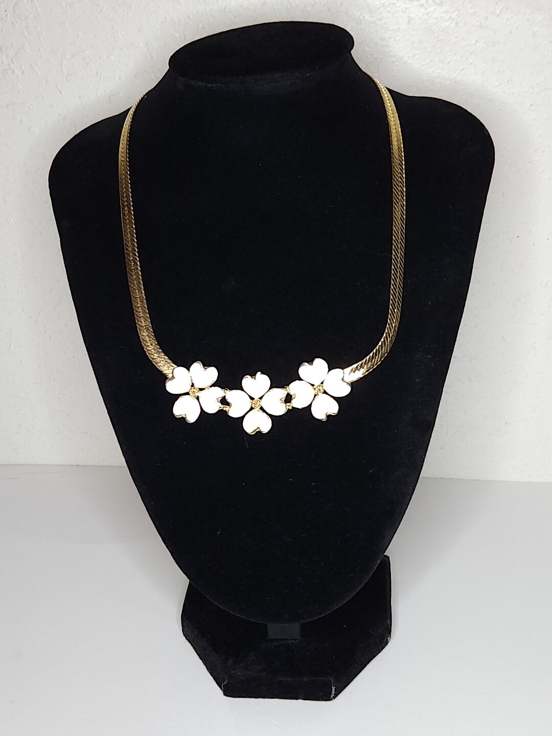 Vintage Gold Tone Serpentine Chain With White Enamel Flowers Necklace B ...