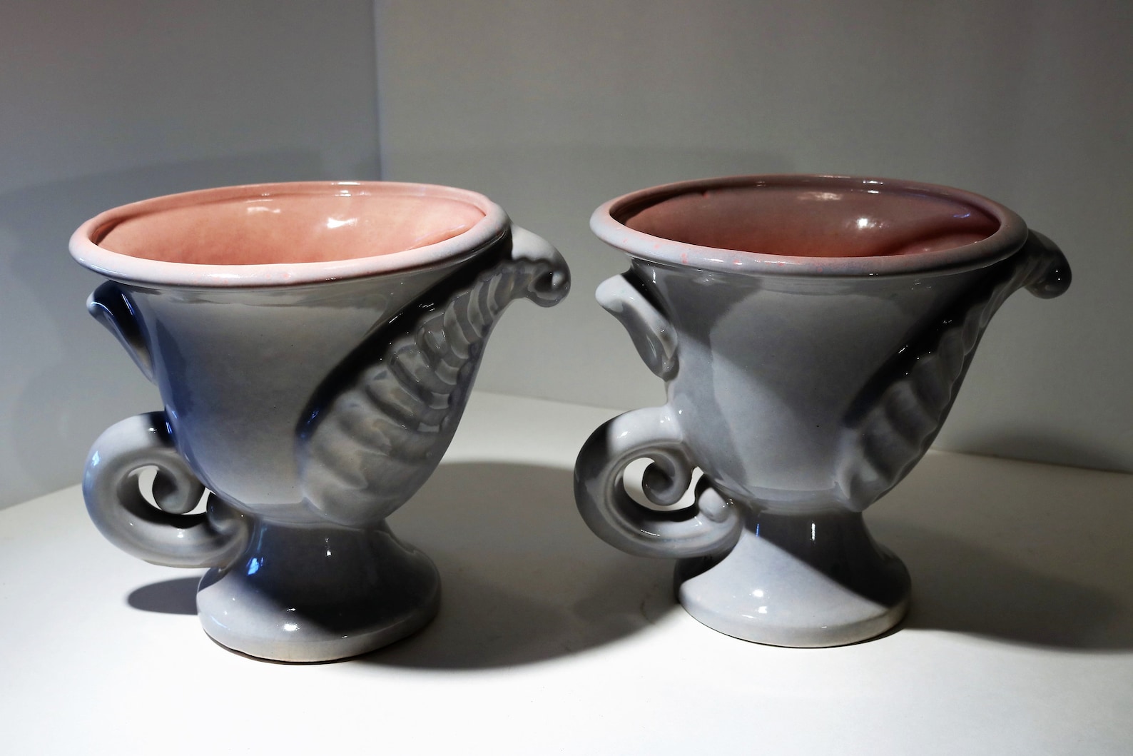 Vintage SET of TWO Early Gonder Pottery H80 Urn & Leaf - Etsy