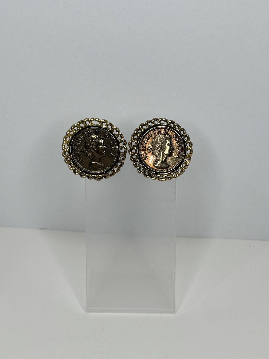 Vintage Elizabeth II Regina Coin With Gold Tone Chain Link Frame Post ...