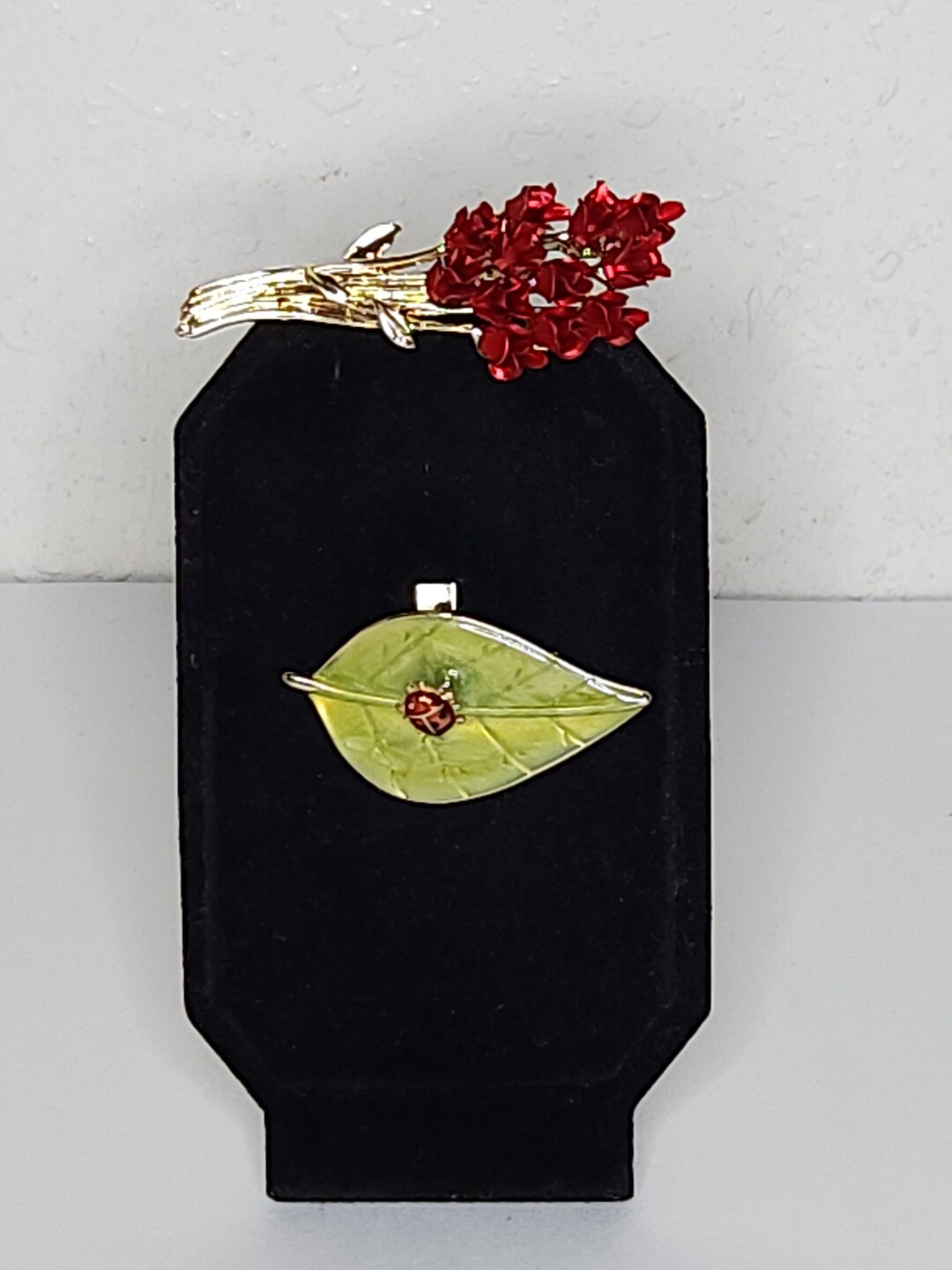 Vintage DM Signed Gold Tone and Red Rose Bouquet Brooch Pin and Gold ...