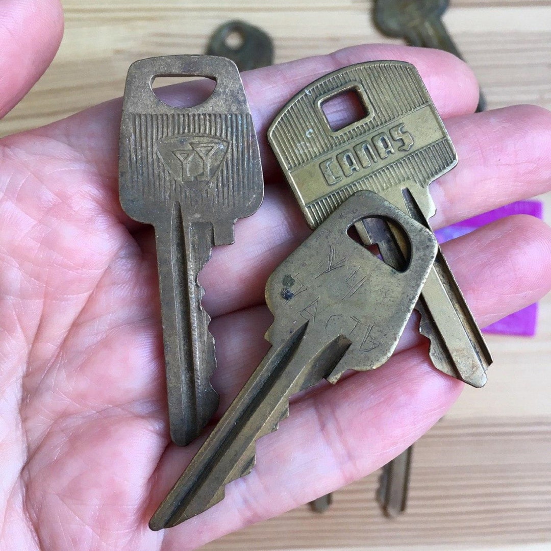 10 Vintage Yellow Keys Steampunk Keys 54-60 Mm Old Rusty Keys Antique ...