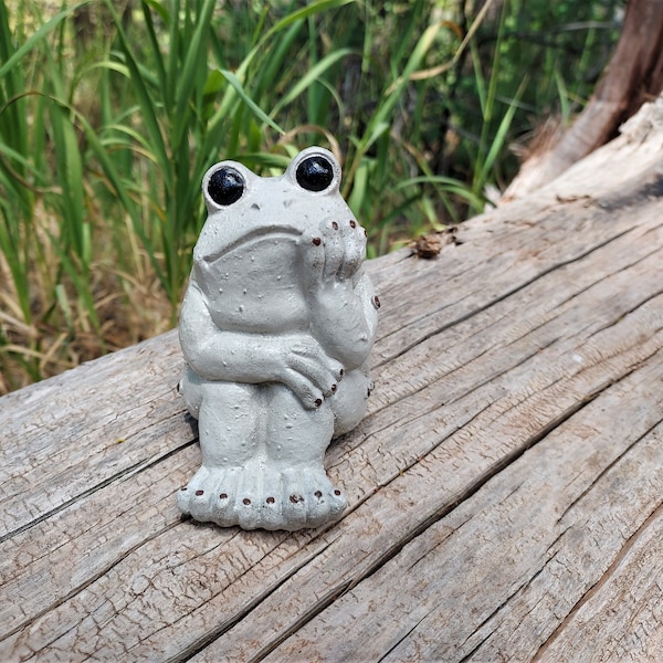 Sitting Frog Statue - Etsy