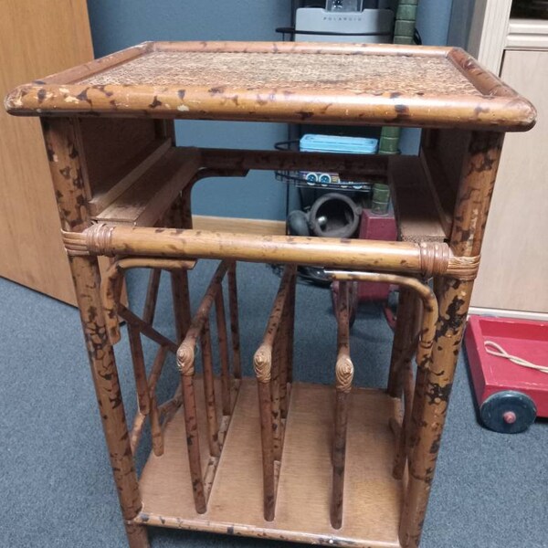 Magazine Rack Table - Etsy