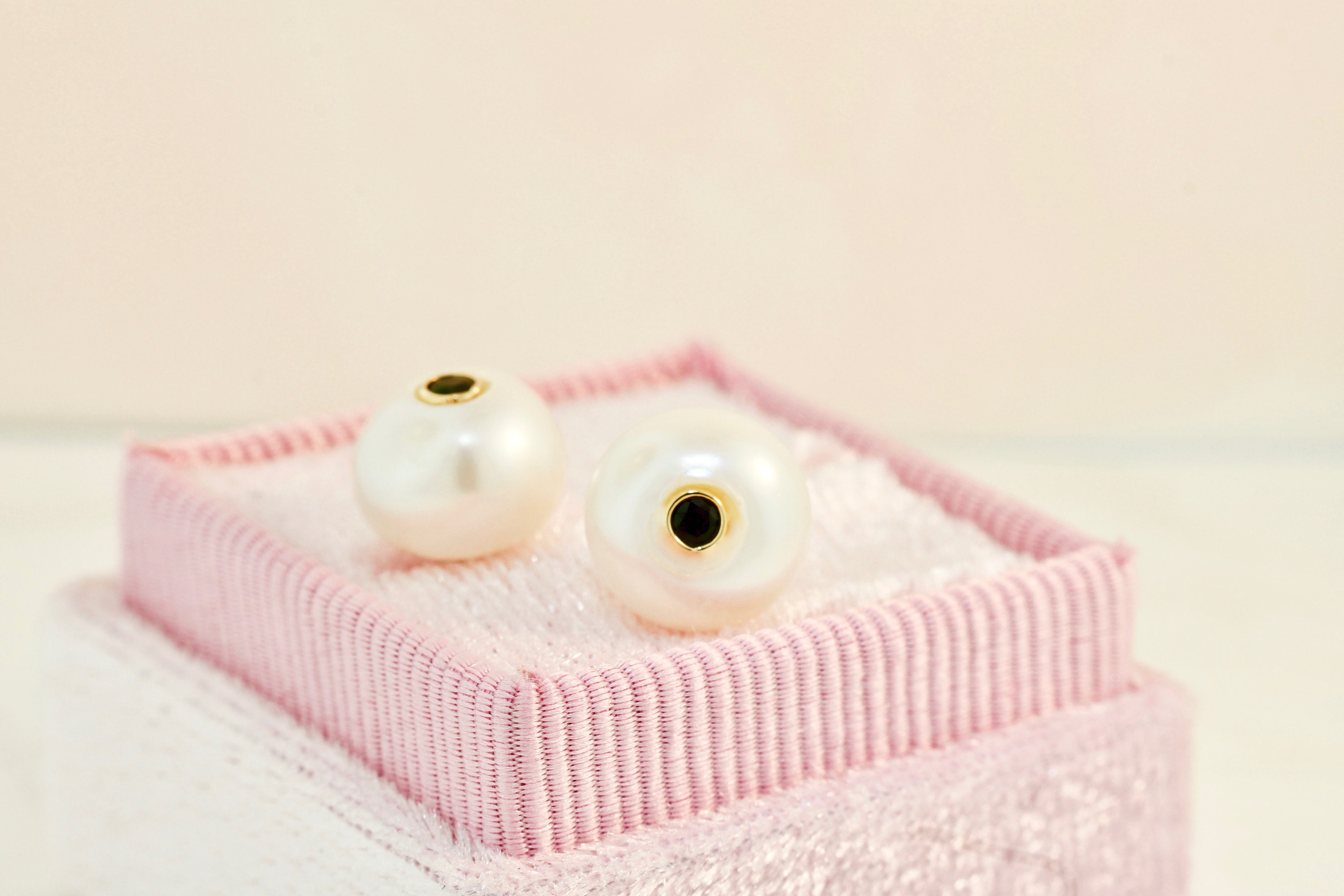 Nixie Pearl Stud With Sapphire Center Earrings 14K Yellow Gold ER12592 ...