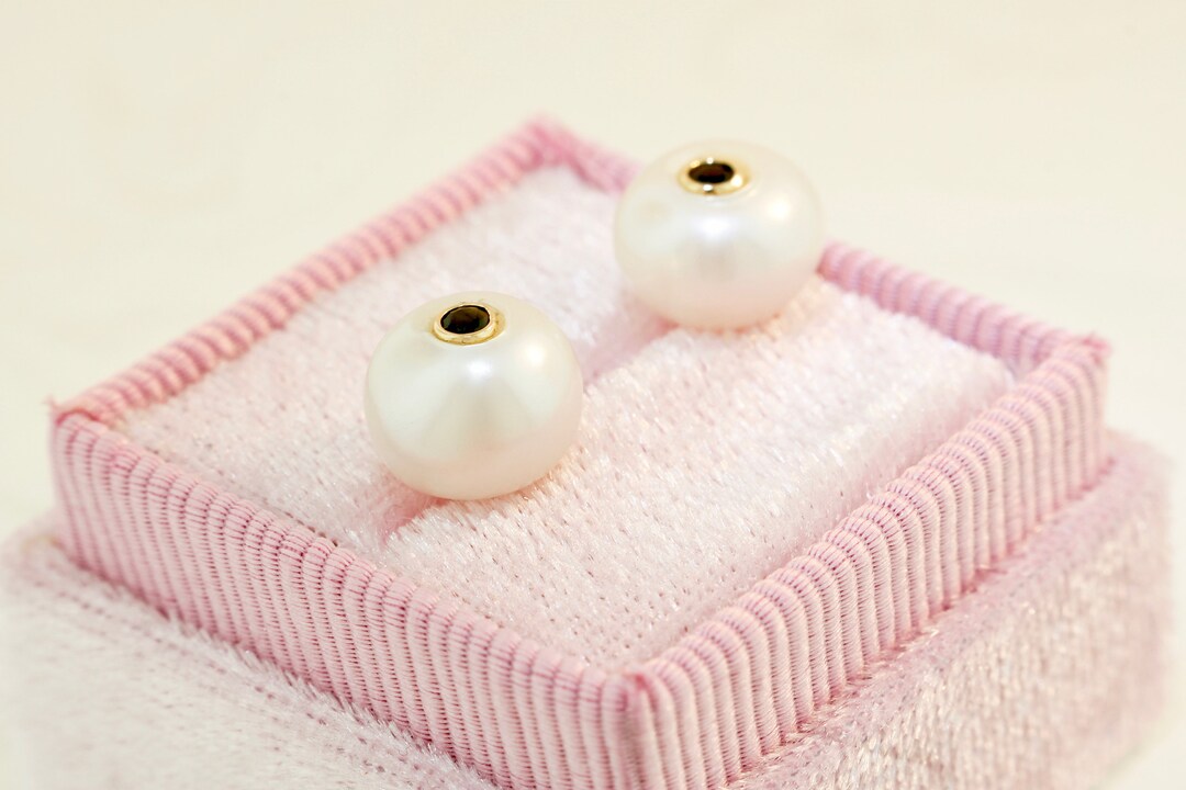 Nixie Pearl Stud With Sapphire Center Earrings 14K Yellow Gold ER12592 ...