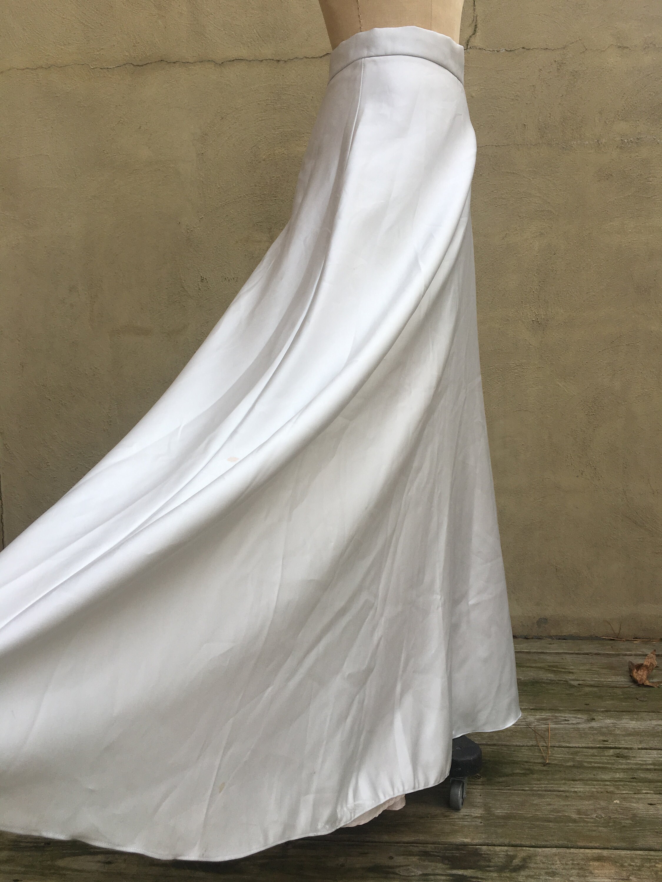 Falda de línea A satinada hasta el suelo de los años 90 Concha - Etsy ...