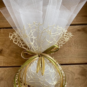 Tulle Net Wedding Favor With Ivory Pouch and Gold Plated Olive Tree Leaf Keyring, Koufeta Greek ...