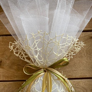 Tulle Net Wedding Favor With Ivory Pouch and Gold Plated Olive Tree Leaf Keyring, Koufeta Greek ...