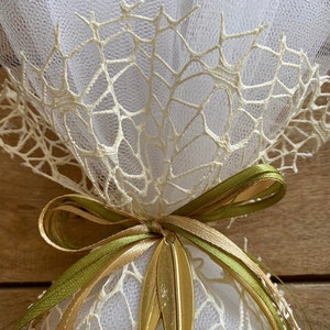 Tulle Net Wedding Favor With Ivory Pouch and Gold Plated Olive Tree Leaf Keyring, Koufeta Greek ...
