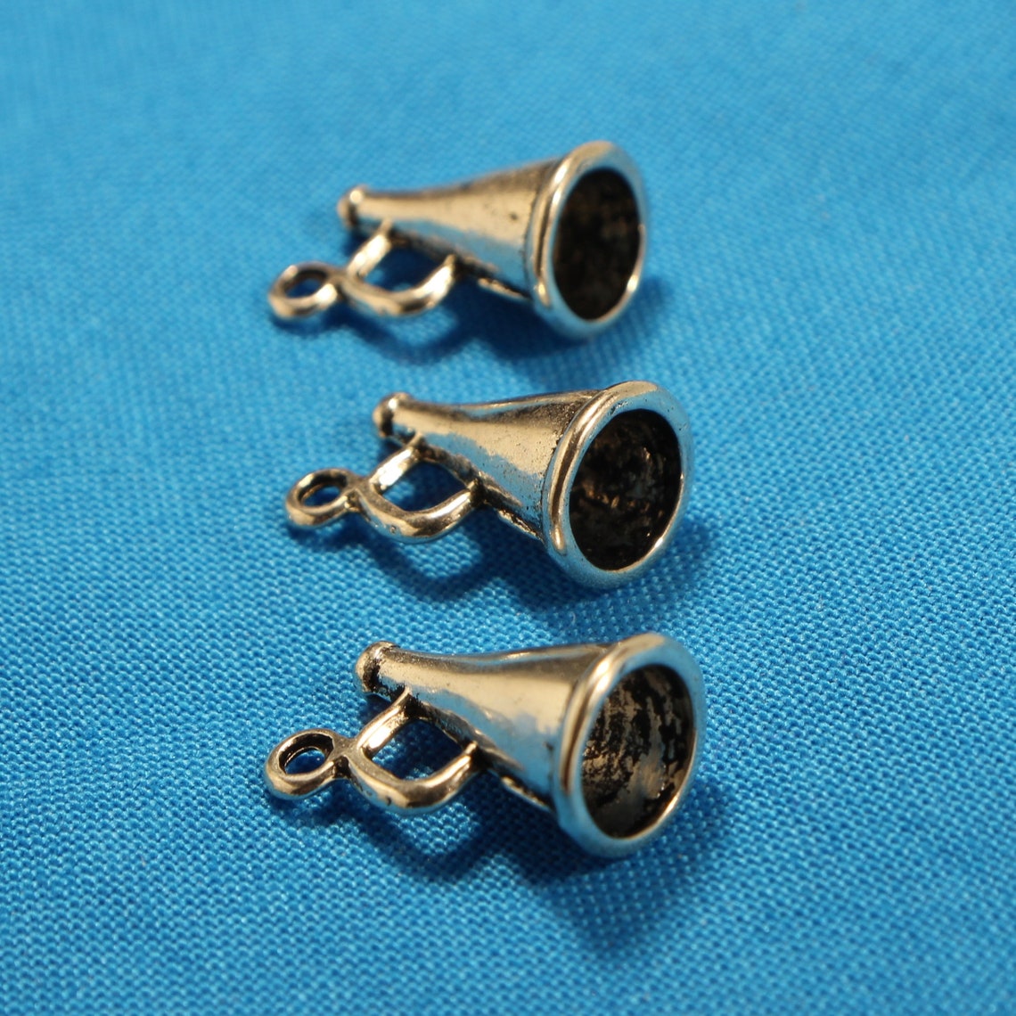 Megaphone 17mm Antique Silver Tone 3D Cheerleader Sports Charms - 0196 ...