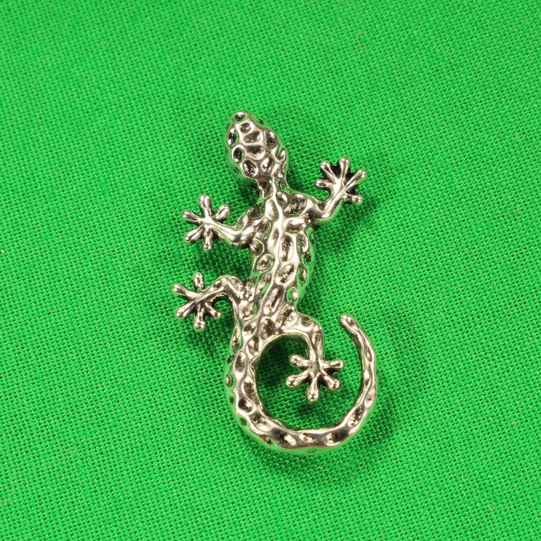 Gecko 33mm Antique Silver Tone Single Sided Reptile Embellishment ...
