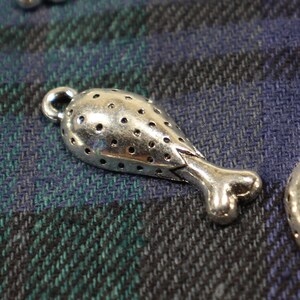 Turkey Leg 25mm Antique Silver Tone Single Sided 2D Food Charms - 1426 ...
