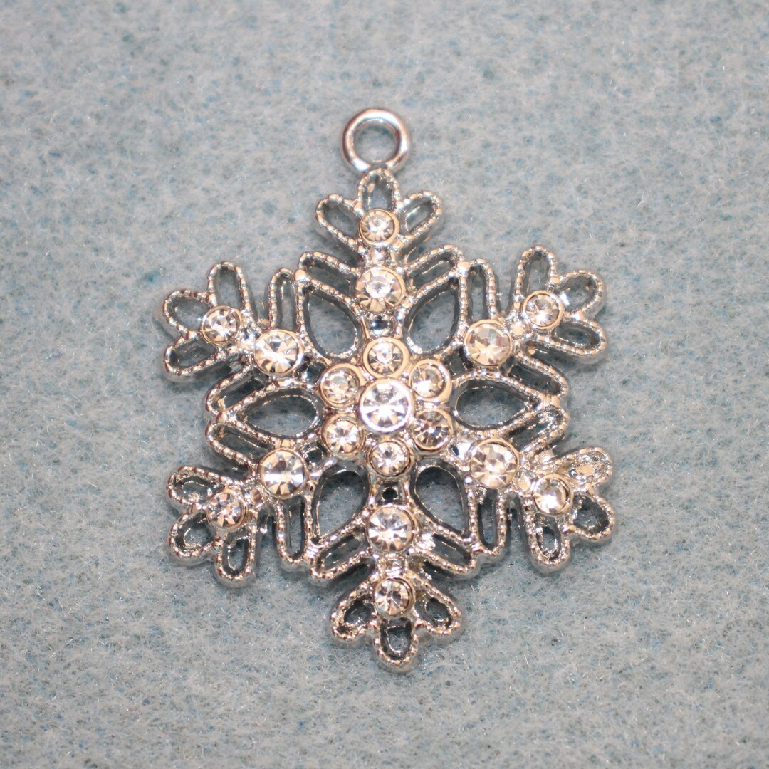 Snowflake 40mm Silver Tone and Clear Rhinestone Single Sided Winter ...