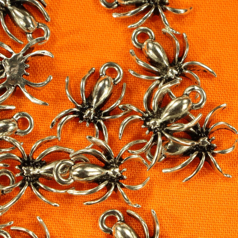 Spider 18mm Antique Silver Tone Single Sided 2D Insect Garden Charms ...