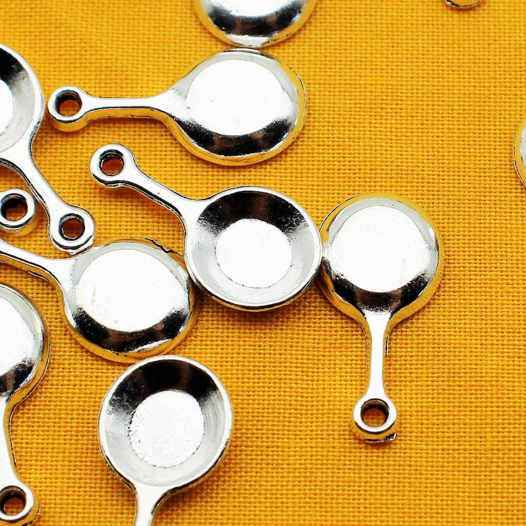 Frying Pan or Skillet 21mm Antique Silver Tone 3D Kitchen Appliance ...