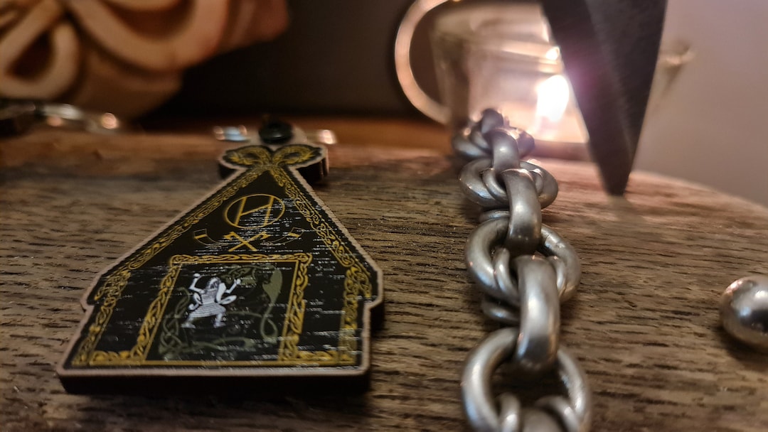 Beowulf Key Chain - Depicting Beowulf Fighting Grendel in Heorot ...