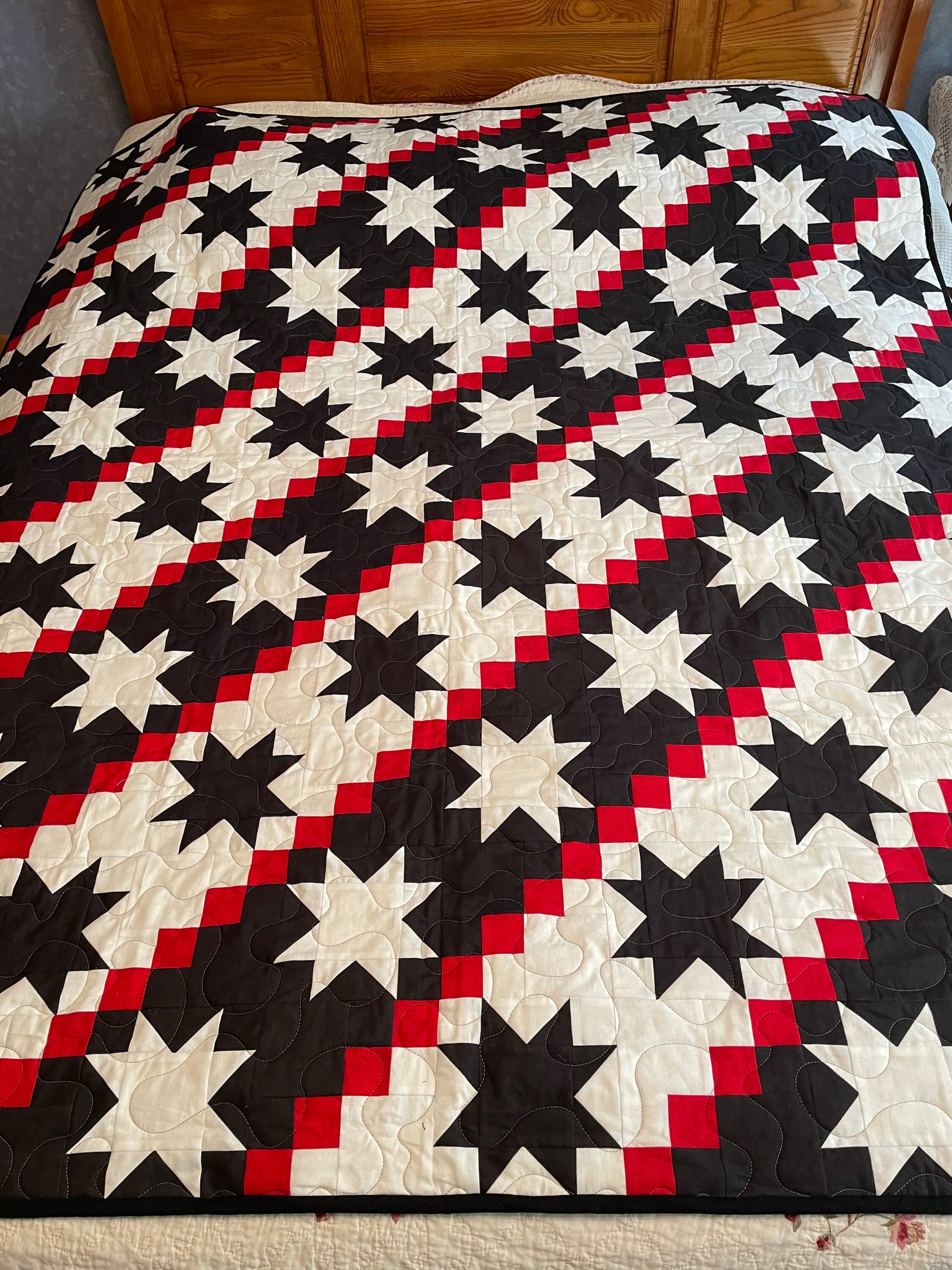Stunning Black, White and Red Star Quilt - Etsy